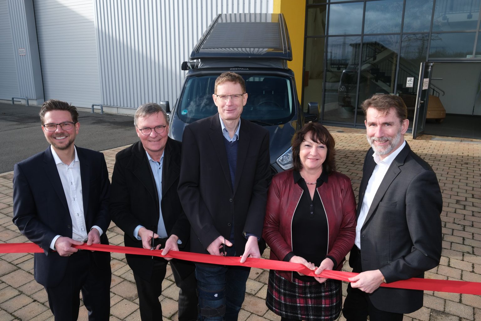 Integrated-solar-panels-for-vehicles | OPES Solutions | The off-grid solar module manufacturer